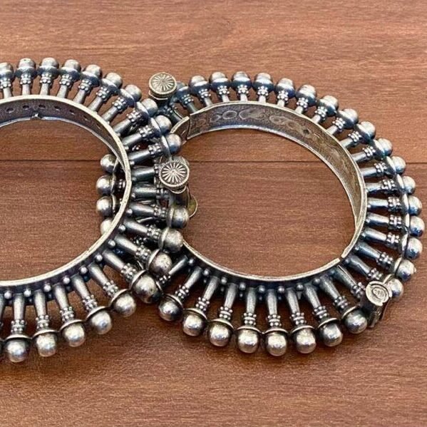 Antique Chakra Spike Bangle - Vastrabhushan